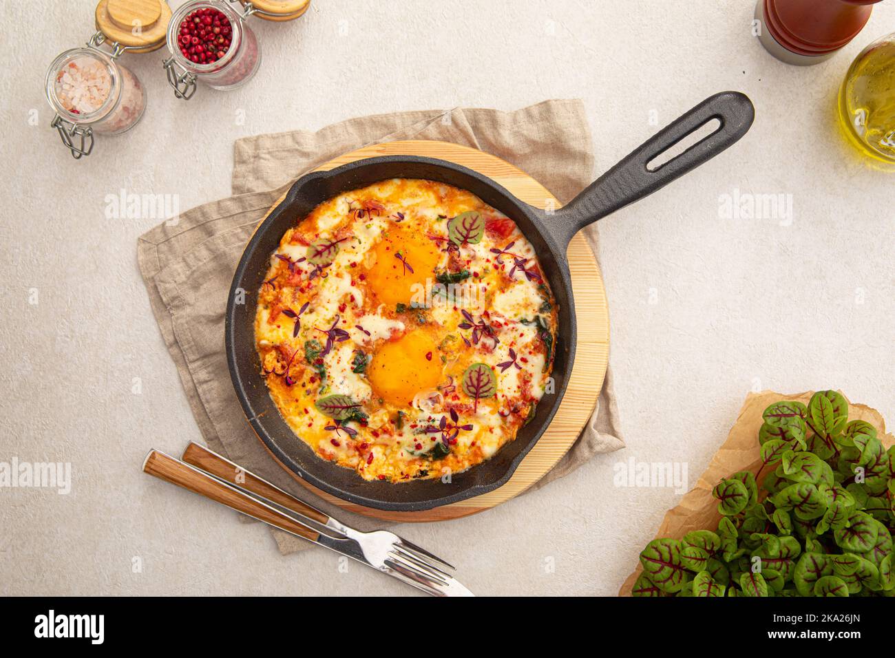 Pan of shakshuka middle eastern dish Stock Photo - Alamy