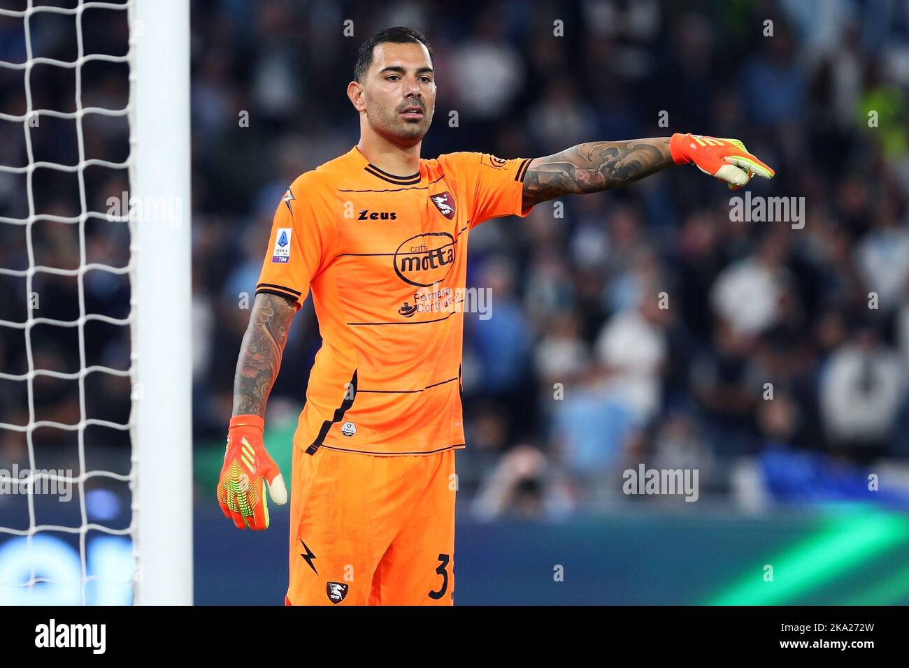 Luigi Sepe goalkeeper of Salernitana gestures during the Italian ...