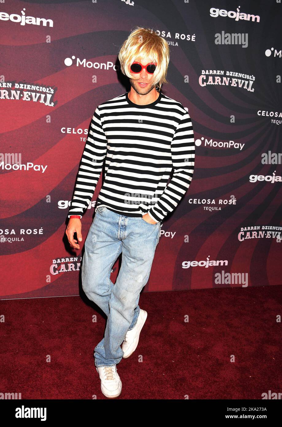 Toby Hemingway Girlfriend 2022