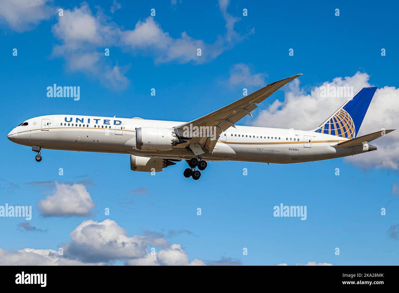 London, UK. 26th Aug, 2022. United Airlines Boeing 787 Dreamliner ...