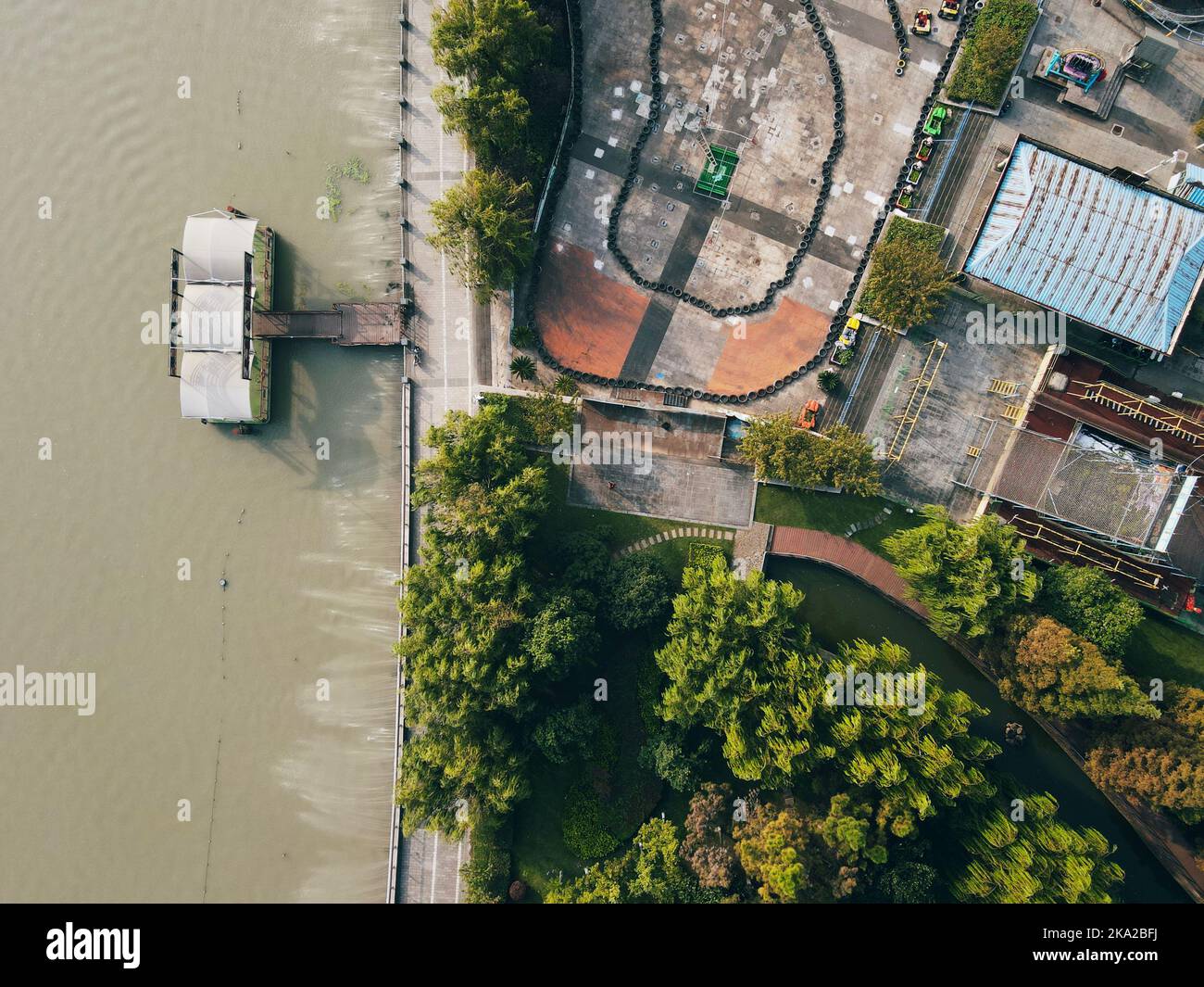 An aerial top view of riverside houses with green trees Stock Photo - Alamy