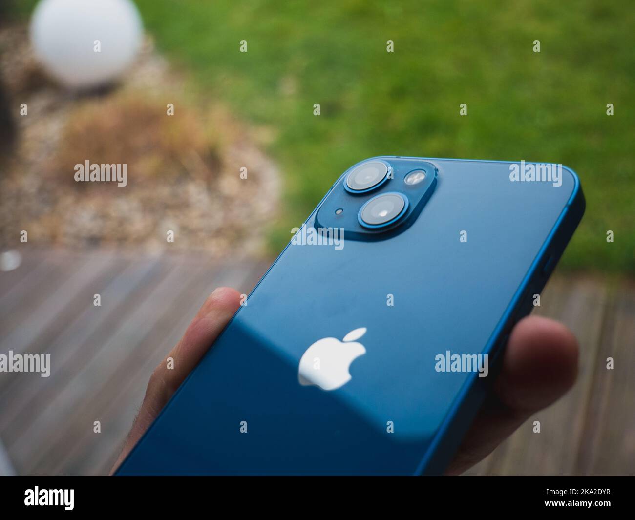 Apple iphone 13 camera hi-res stock photography and images - Alamy