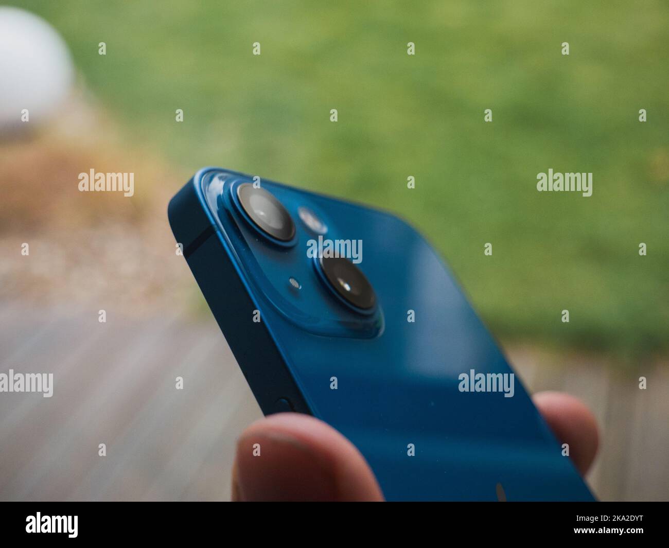 Apple iphone 13 camera hi-res stock photography and images - Alamy