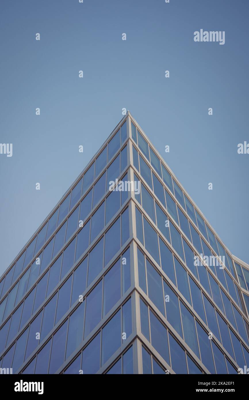 Glass corner building hi-res stock photography and images - Alamy
