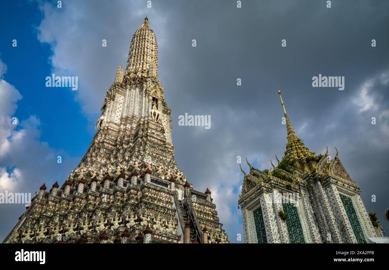 The central spire of Wat Arun, or the Temple of Dawn, in Bangkok ...