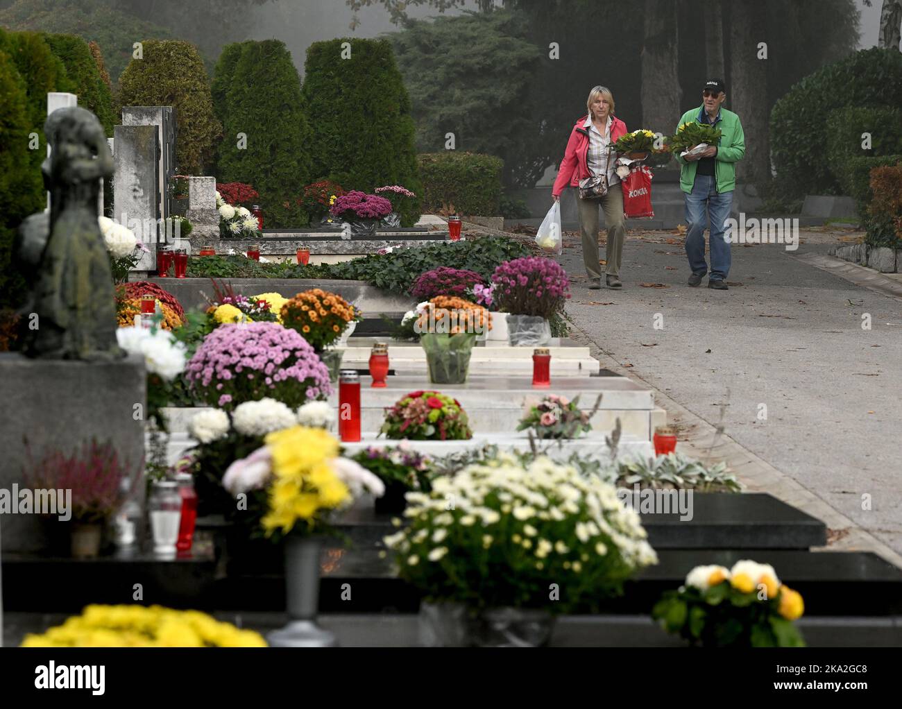 Zagreb, Croatia. 31st Oct, 2022. People visit the graves of their loved ...