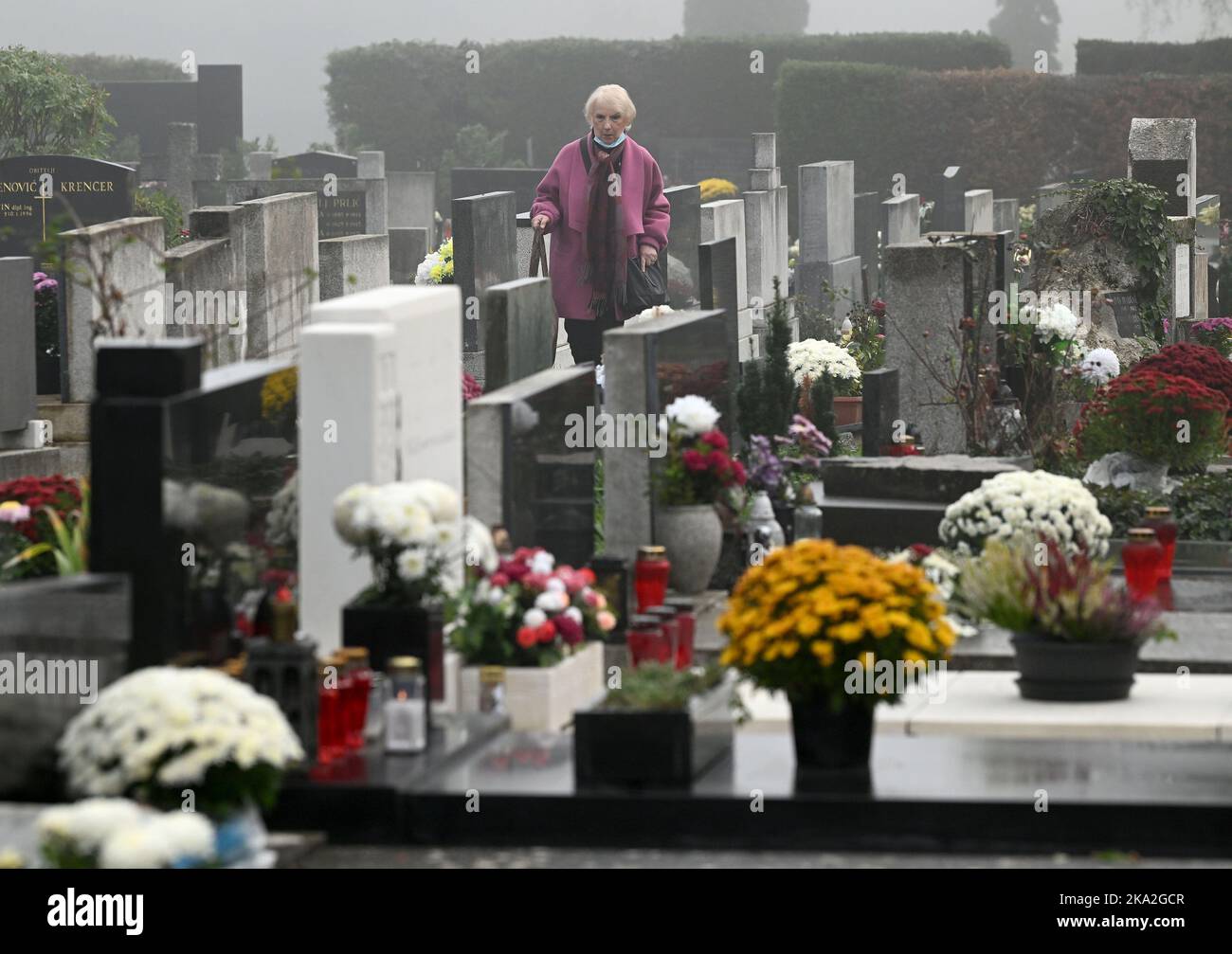 Zagreb, Croatia. 31st Oct, 2022. People visit the graves of their loved ...