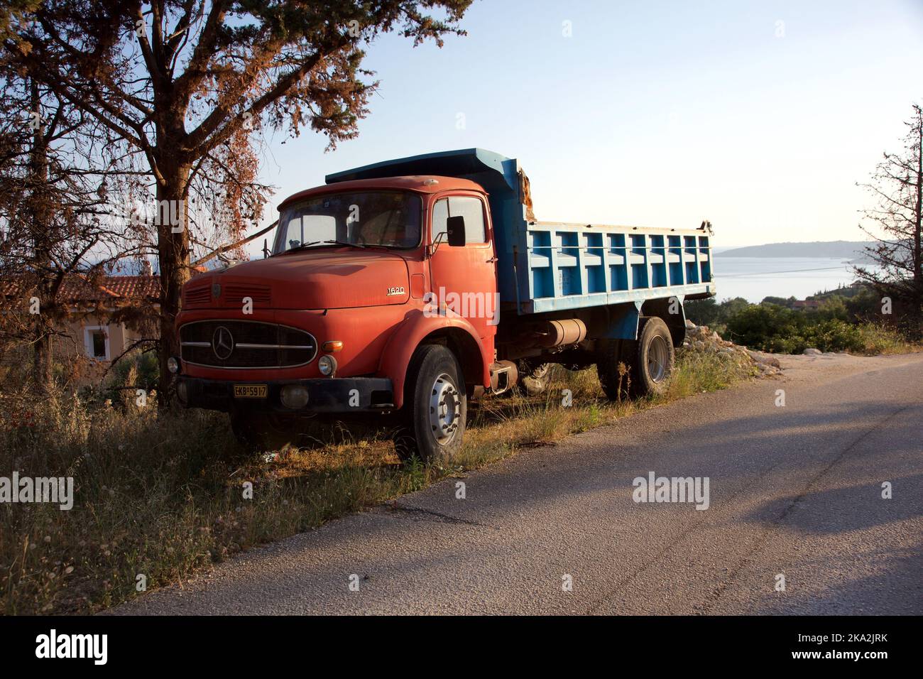 House on lorry hi-res stock photography and images - Alamy
