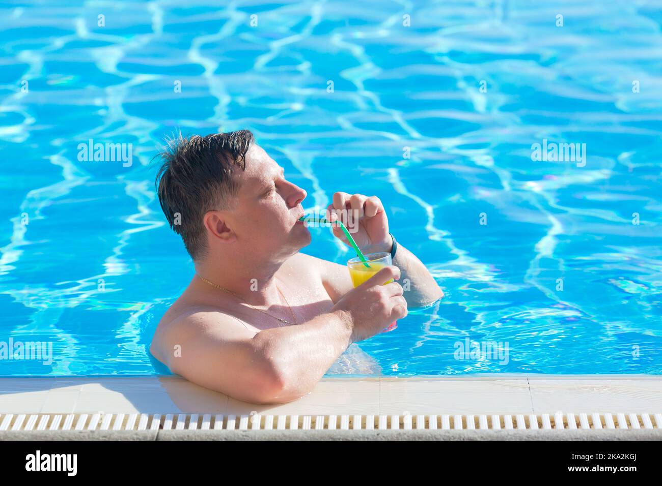Man enjoying cocktail while swimming in the pool Stock Photo - Alamy