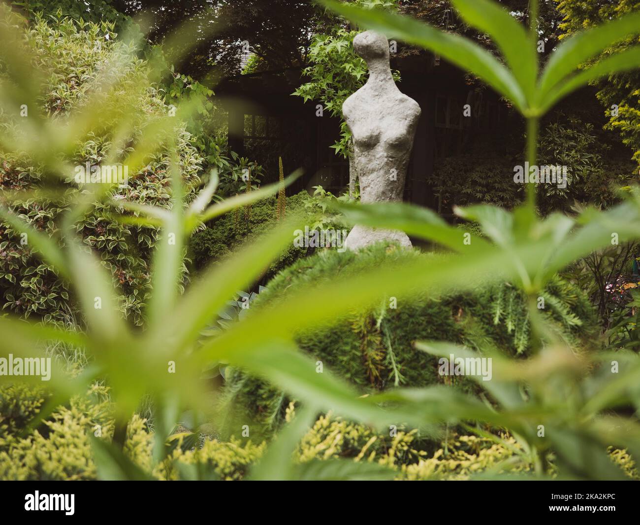 Body statue hi-res stock photography and images - Alamy
