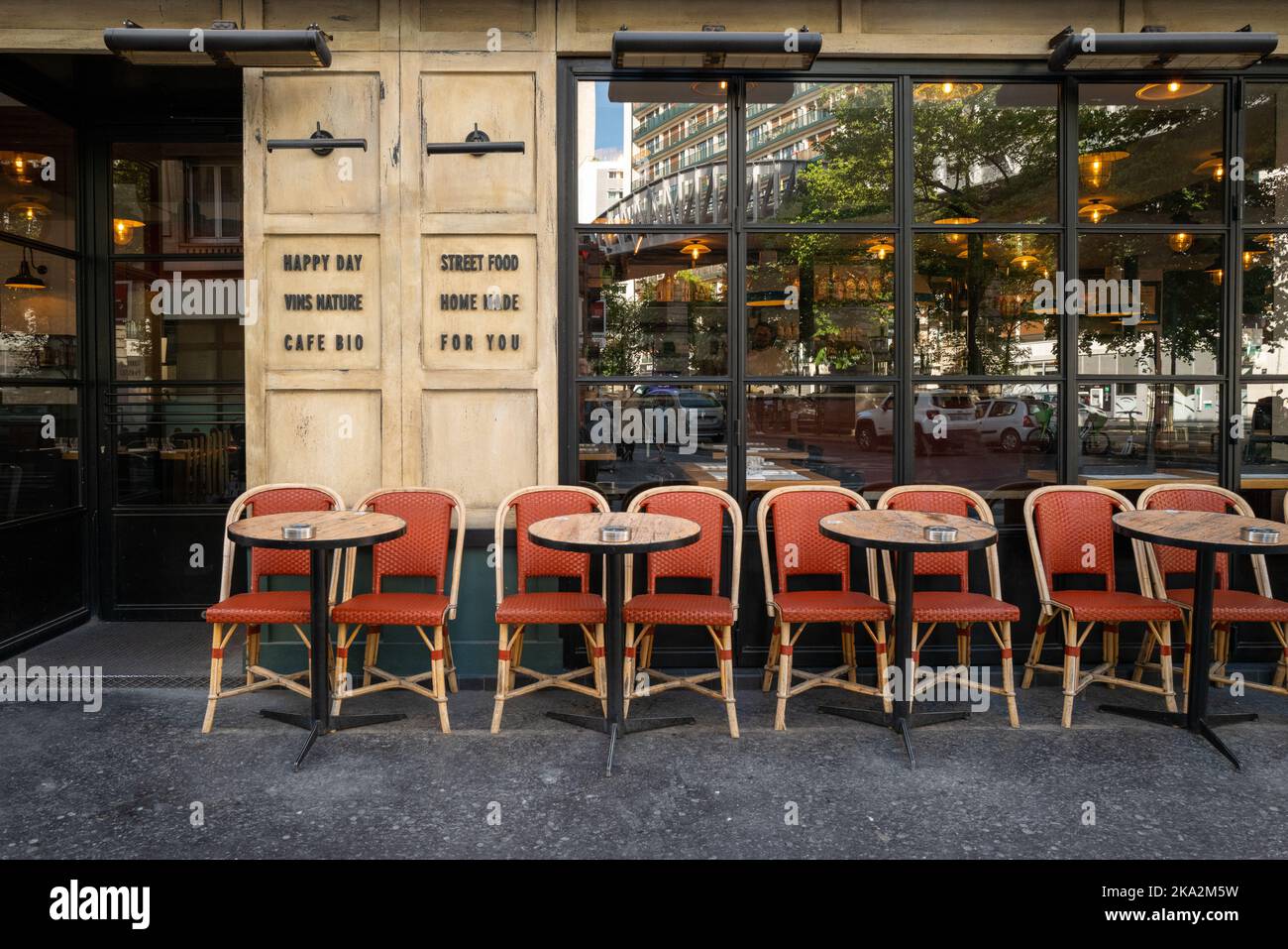 An aerial view of sidewalk cafe with table and chairs in Paris Stock ...
