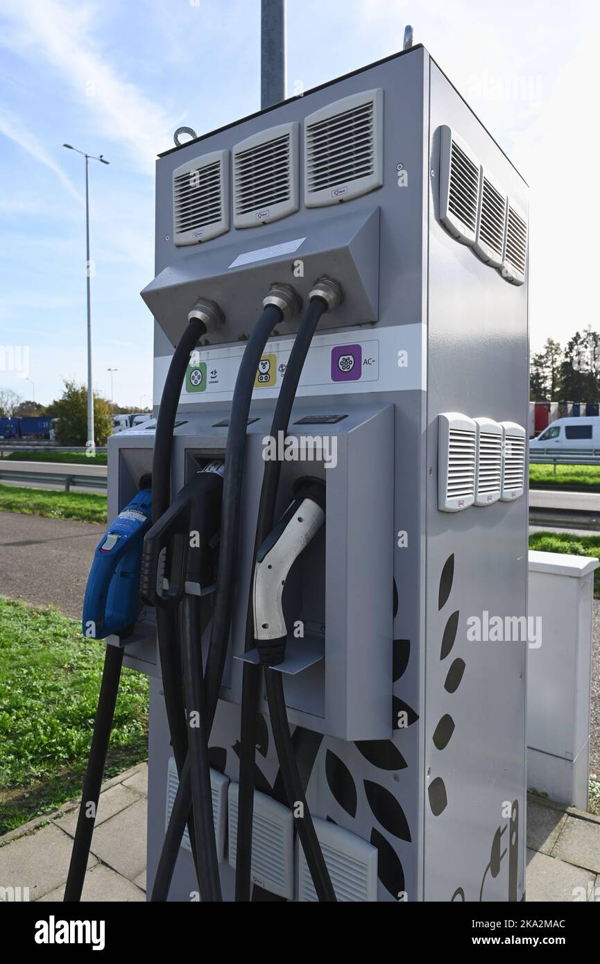 30 October 2022, North Rhine-Westphalia, Aachen: Charging pole for ...