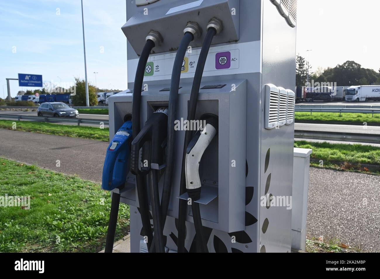30 October 2022, North Rhine-Westphalia, Aachen: Charging pole for ...