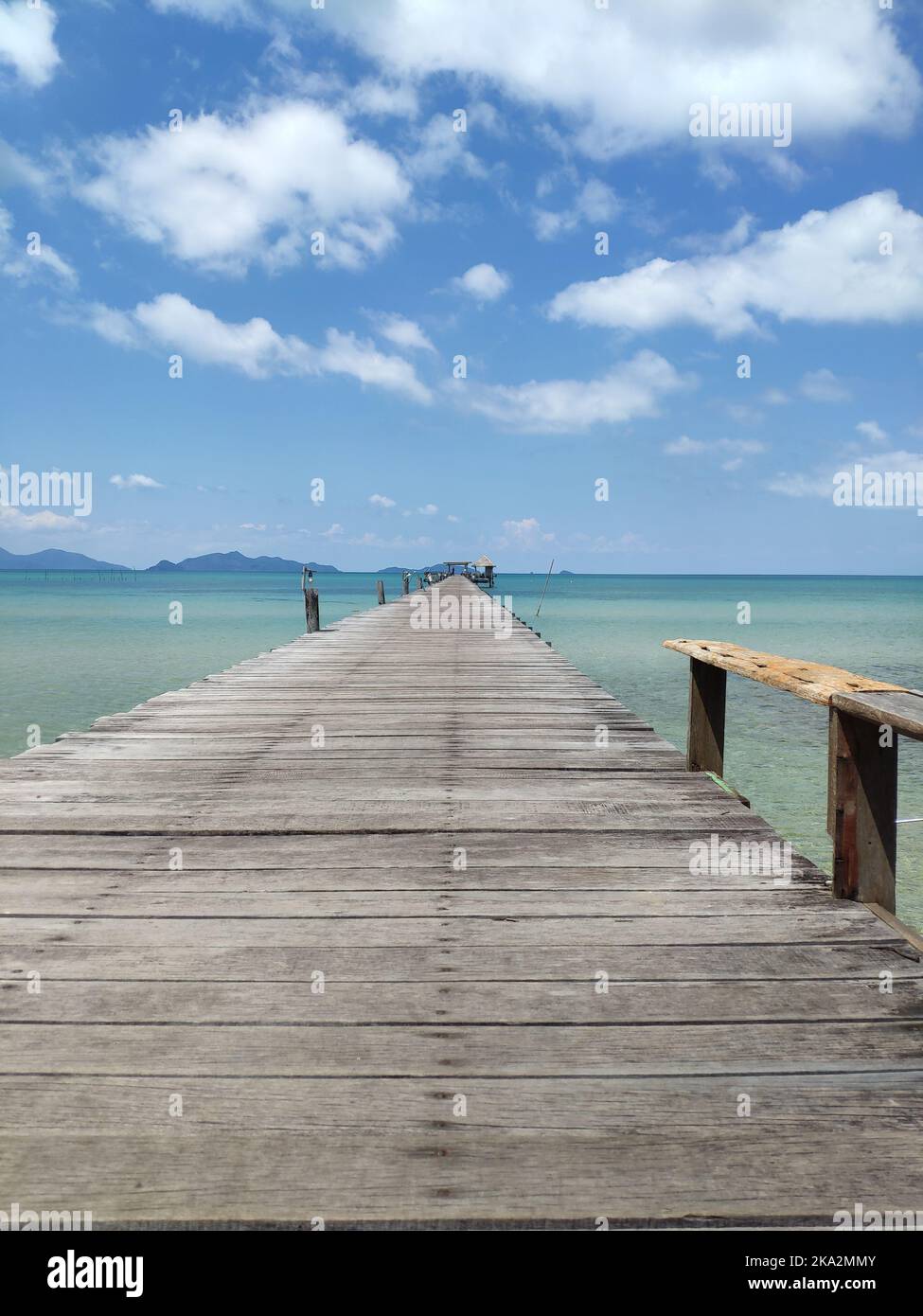 Vertical shot pier over hi-res stock photography and images - Alamy