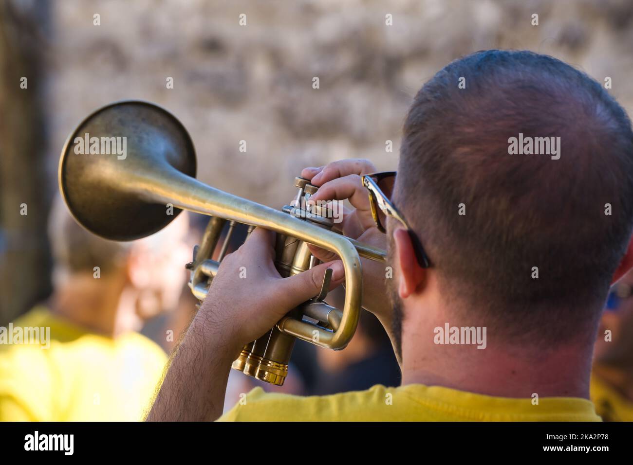 Close back view of a trumpeter performing in a street Stock Photo - Alamy