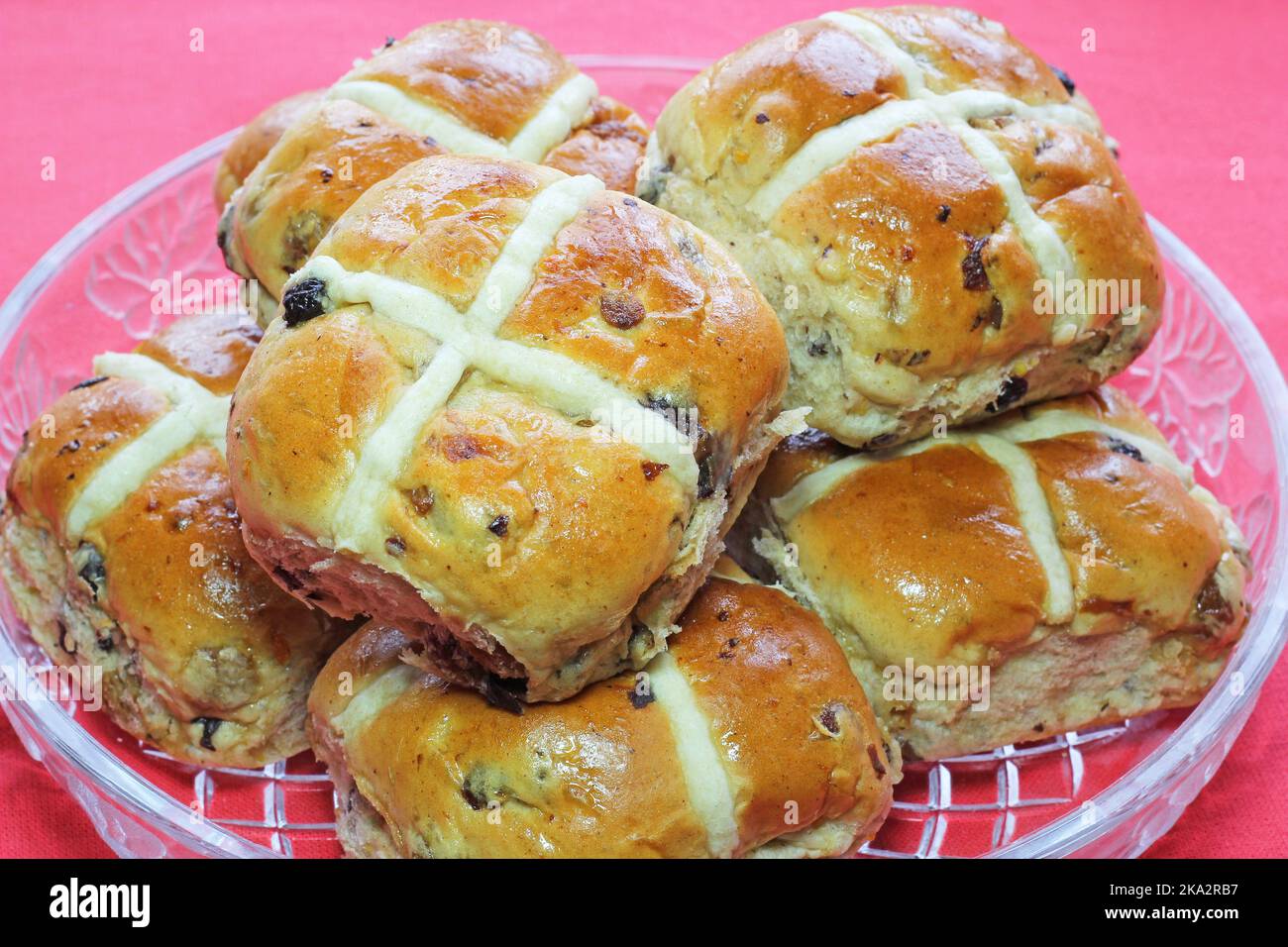 Hot cross buns on plates. Easter food celebration in United Kingdom ...