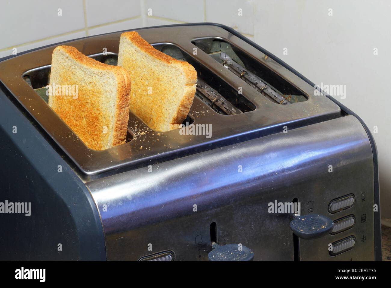 Electric toaster toasting bread Stock Photo - Alamy Electric toaster toasting bread Stock Photo - Alamy