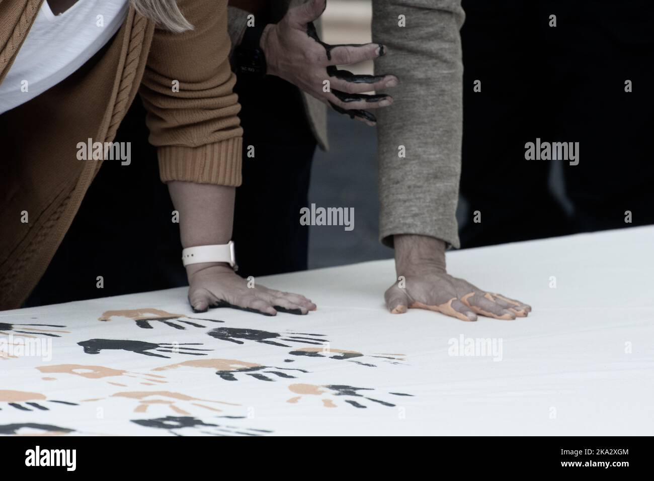 People press hi-res stock photography and images - Alamy