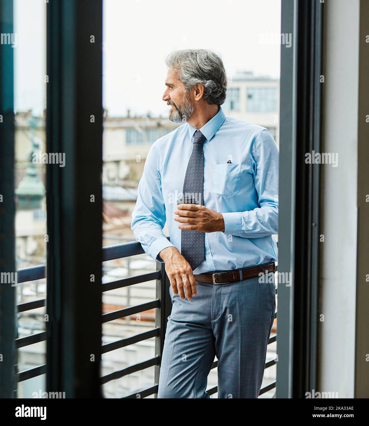 Outdoor portrait serious old businessman hi-res stock photography and ...