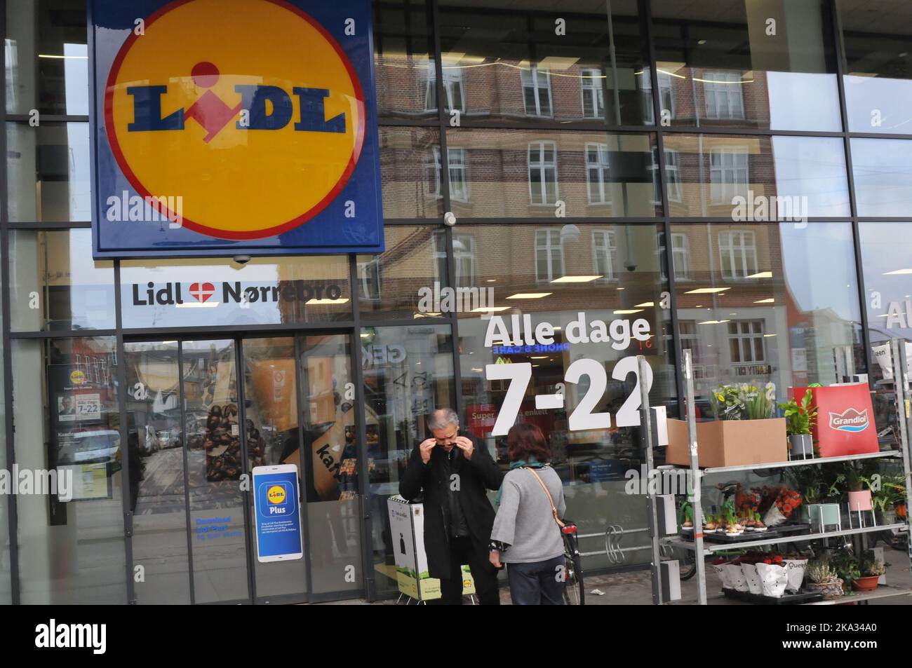 Lidl grocery stoe hi-res stock photography and images - Alamy