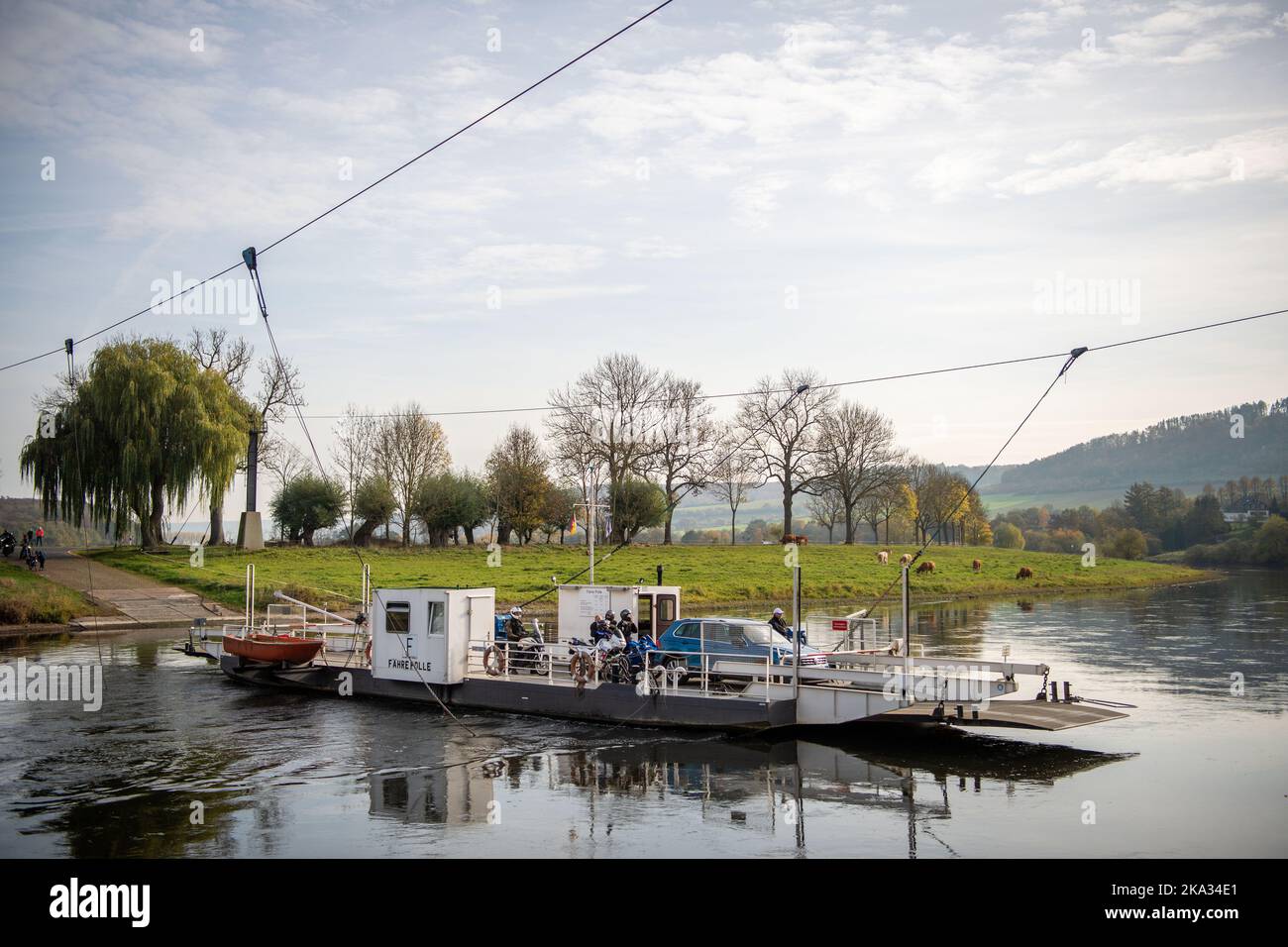 Polle, Germany. 31st Oct, 2022. The Polle yaw rope ferry takes ...