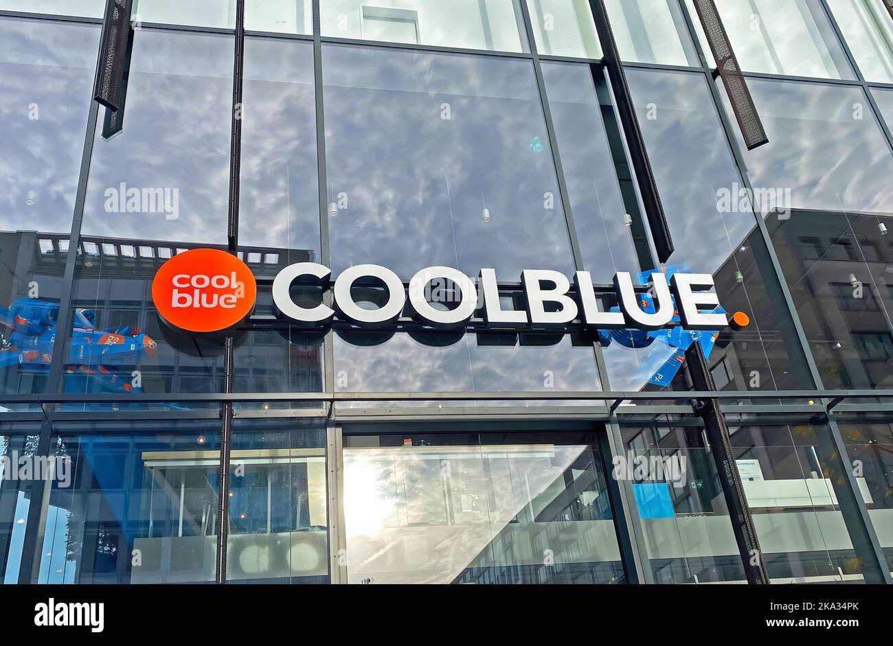 Coolblue logo hi-res stock photography and images - Alamy