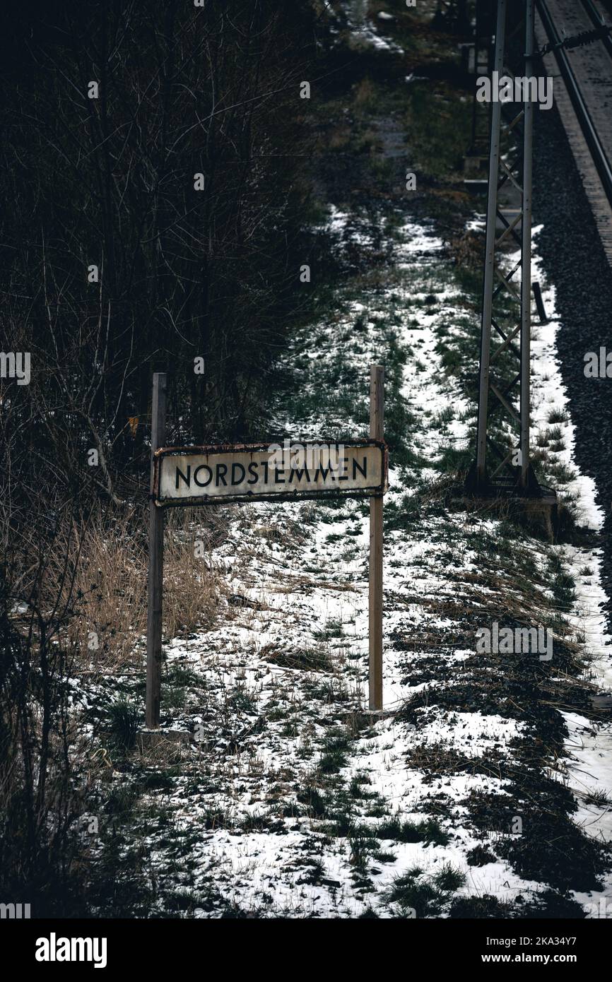Track side signal hi-res stock photography and images - Alamy