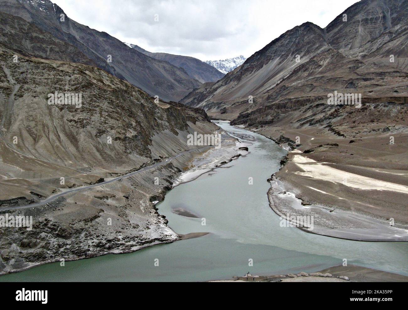 Zanskar river valley hi-res stock photography and images - Alamy