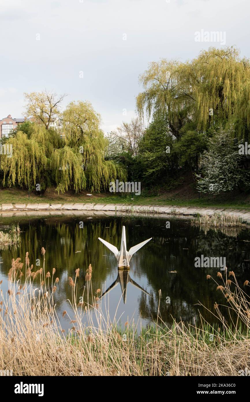 Small scenic pond trees hi-res stock photography and images - Alamy