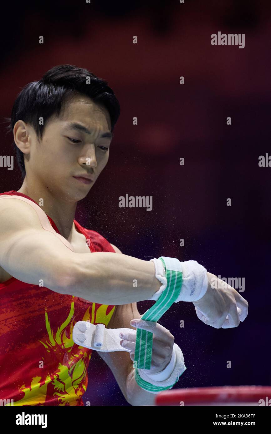 Liverpool, Britain. 31st Oct, 2022. Zou Jingyuan of China prepares ...