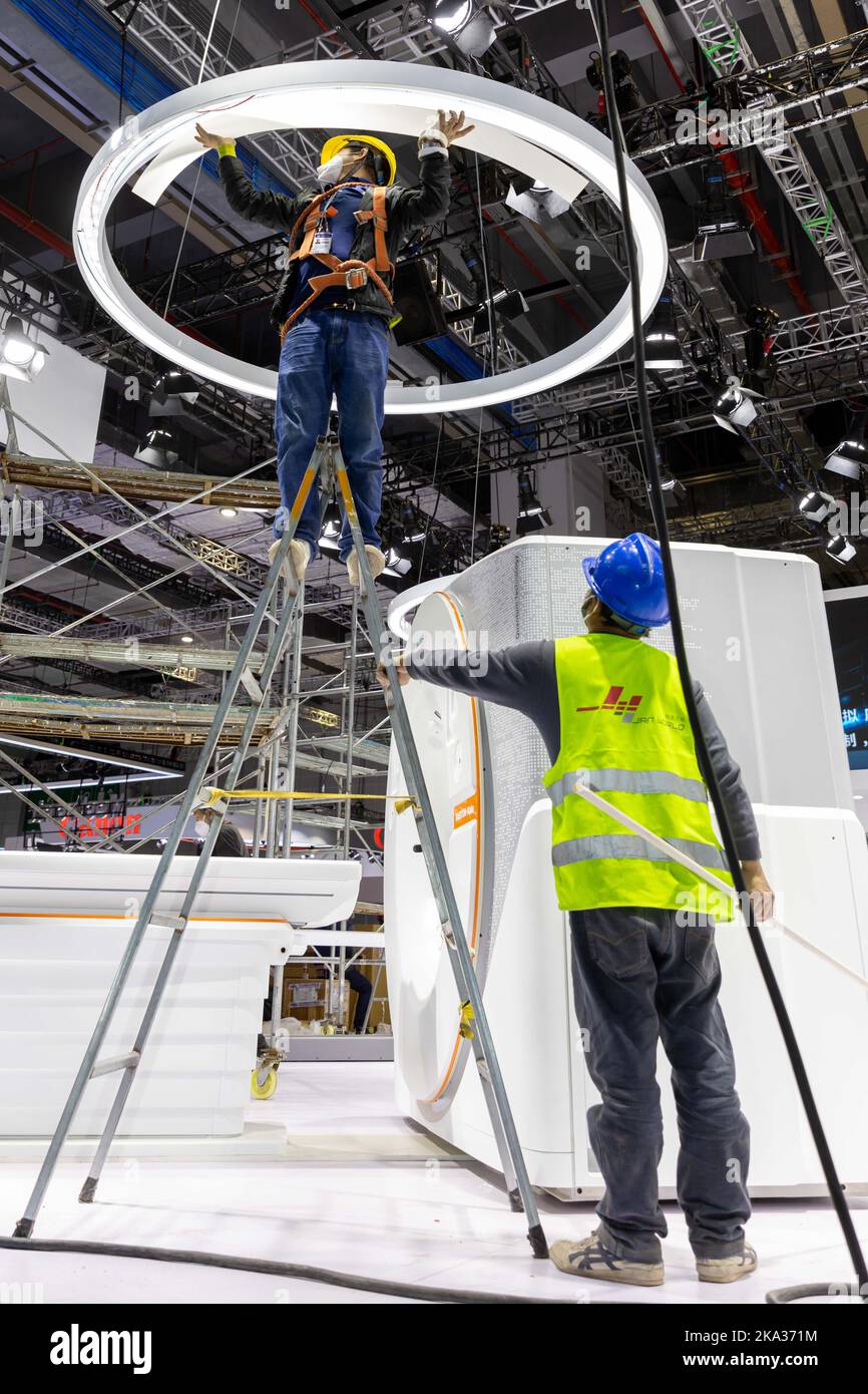 Shanghai, China's Shanghai. 31st Oct, 2022. Workers set up an ...