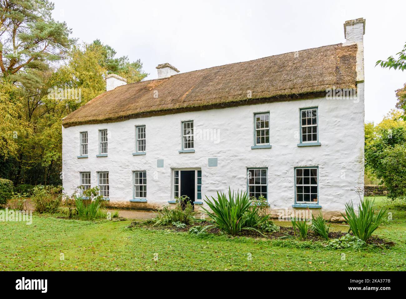 Irish cottage garden hi-res stock photography and images - Alamy