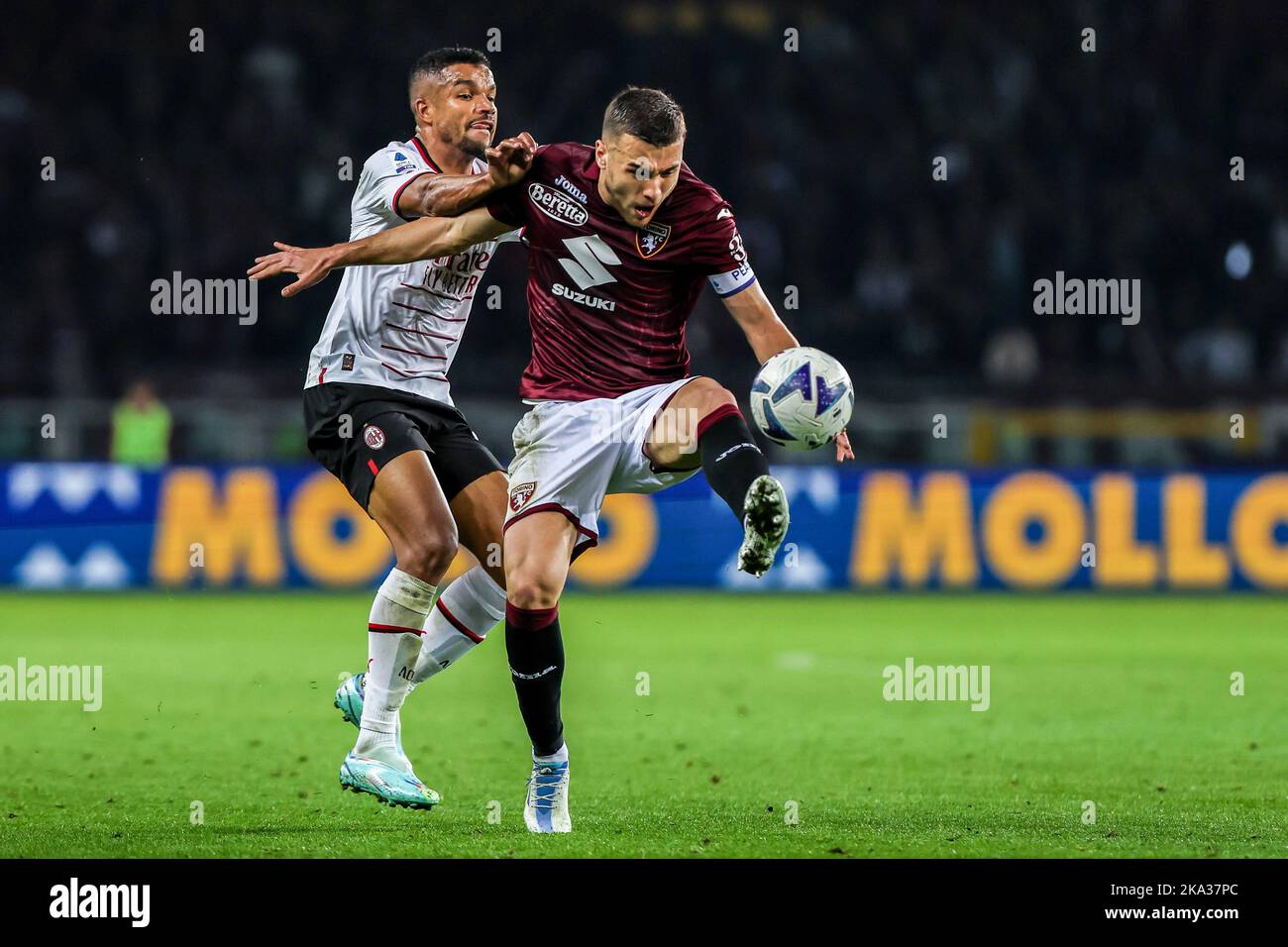 Turin, Italy. 30th Oct, 2022. Junior Messias (L) of AC Milan and ...