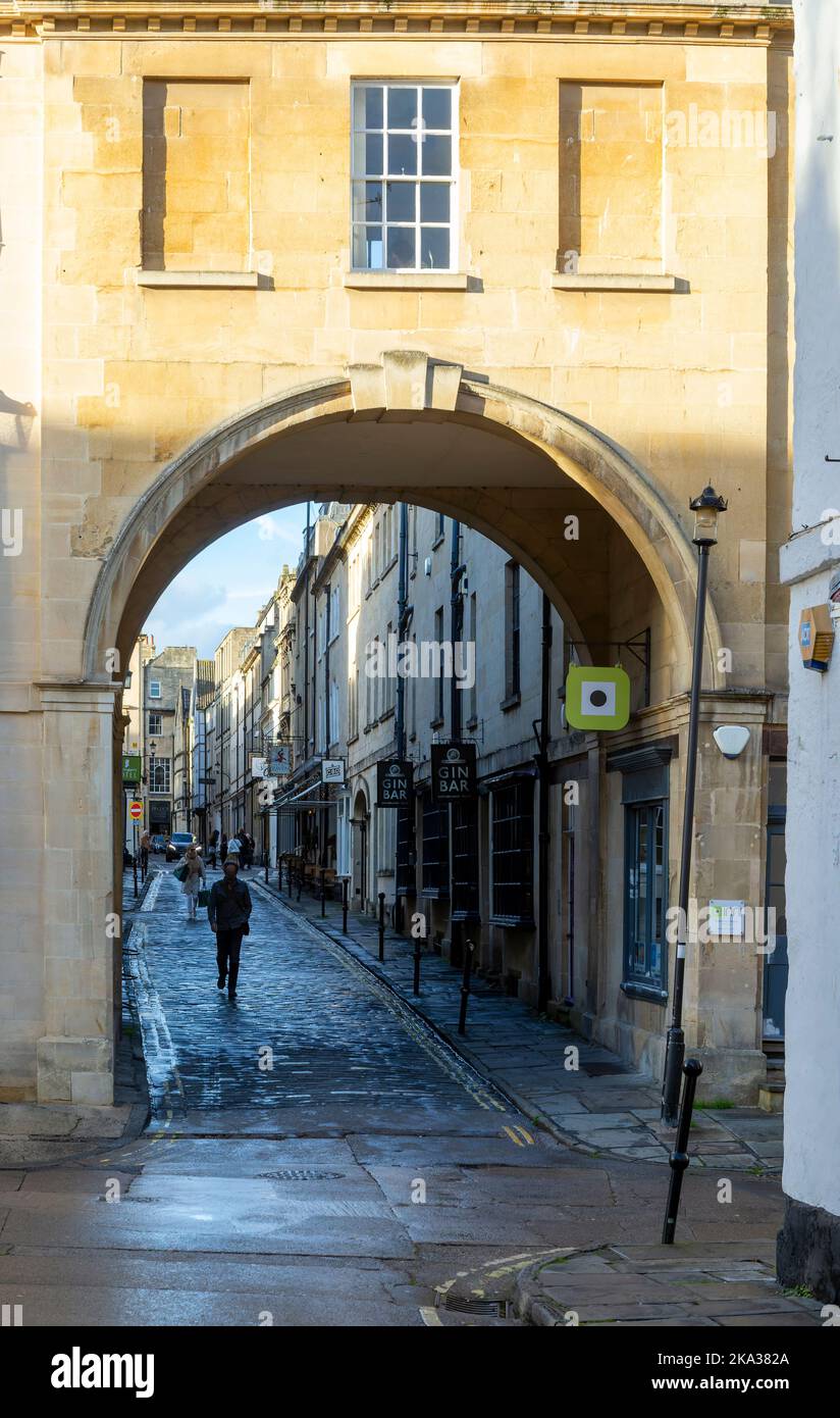 Trim Bridge and cobbled Trim Street, Bath, Somerset, England, UK built ...