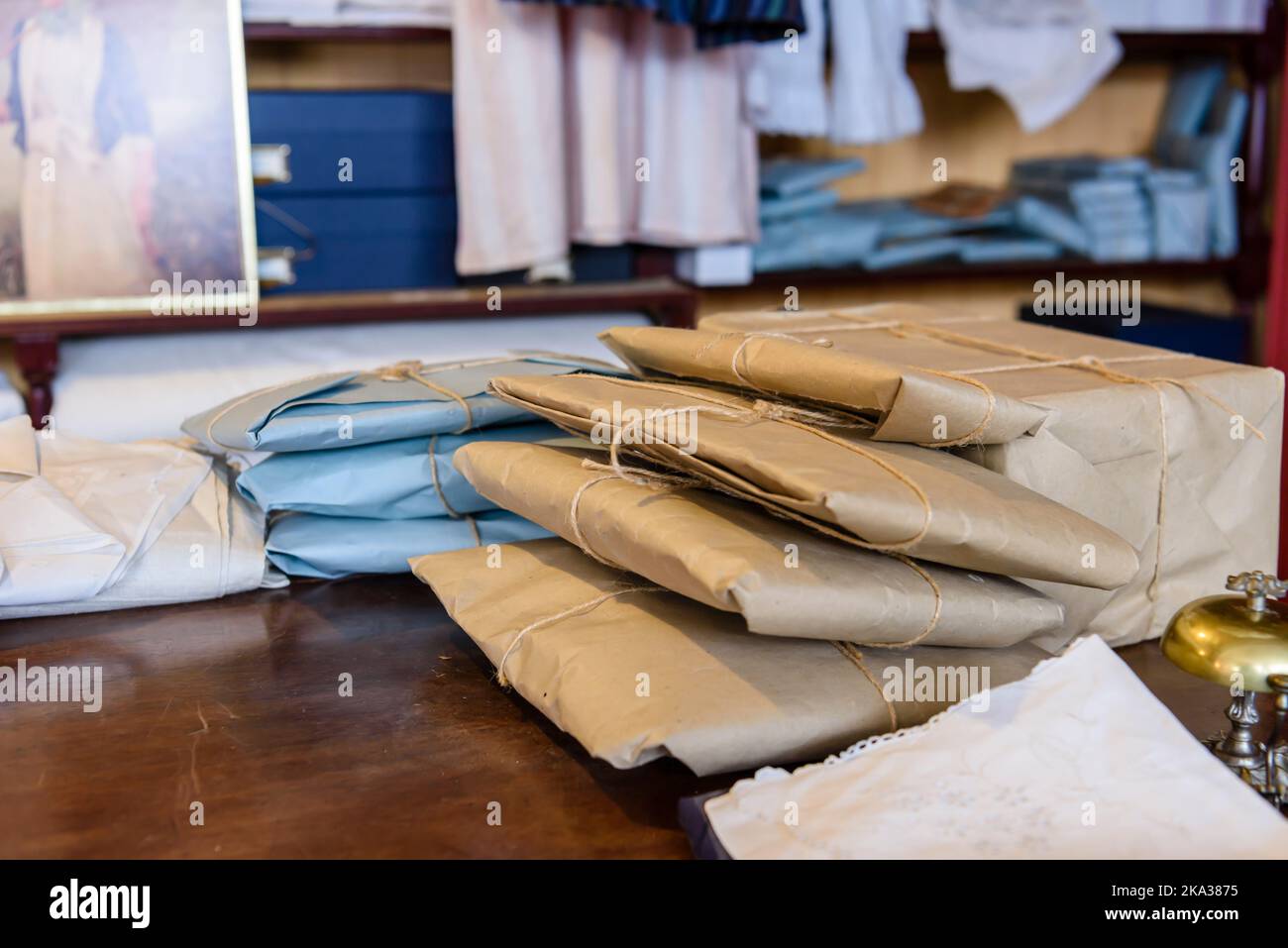 Old clothes shop hi-res stock photography and images - Alamy