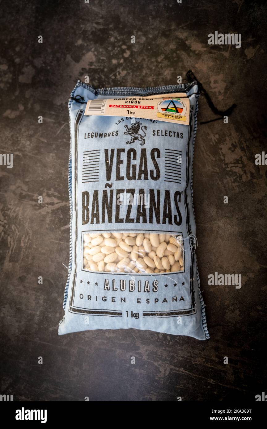 A bag of vegas banezanas premium white beans or legumes Stock Photo - Alamy
