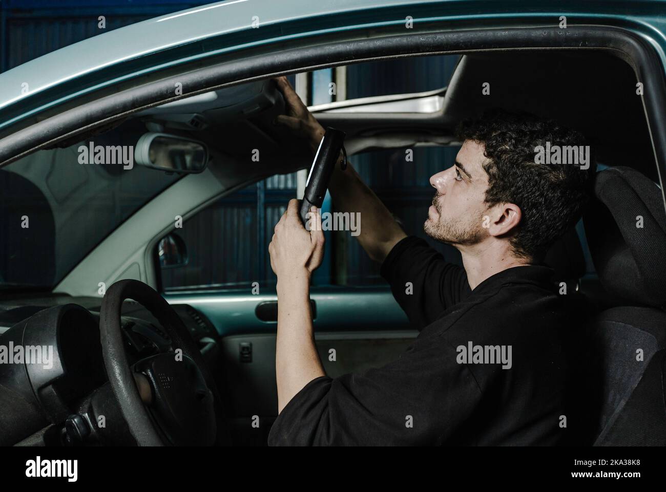 Professional auto mechanic using hi-res stock photography and images ...