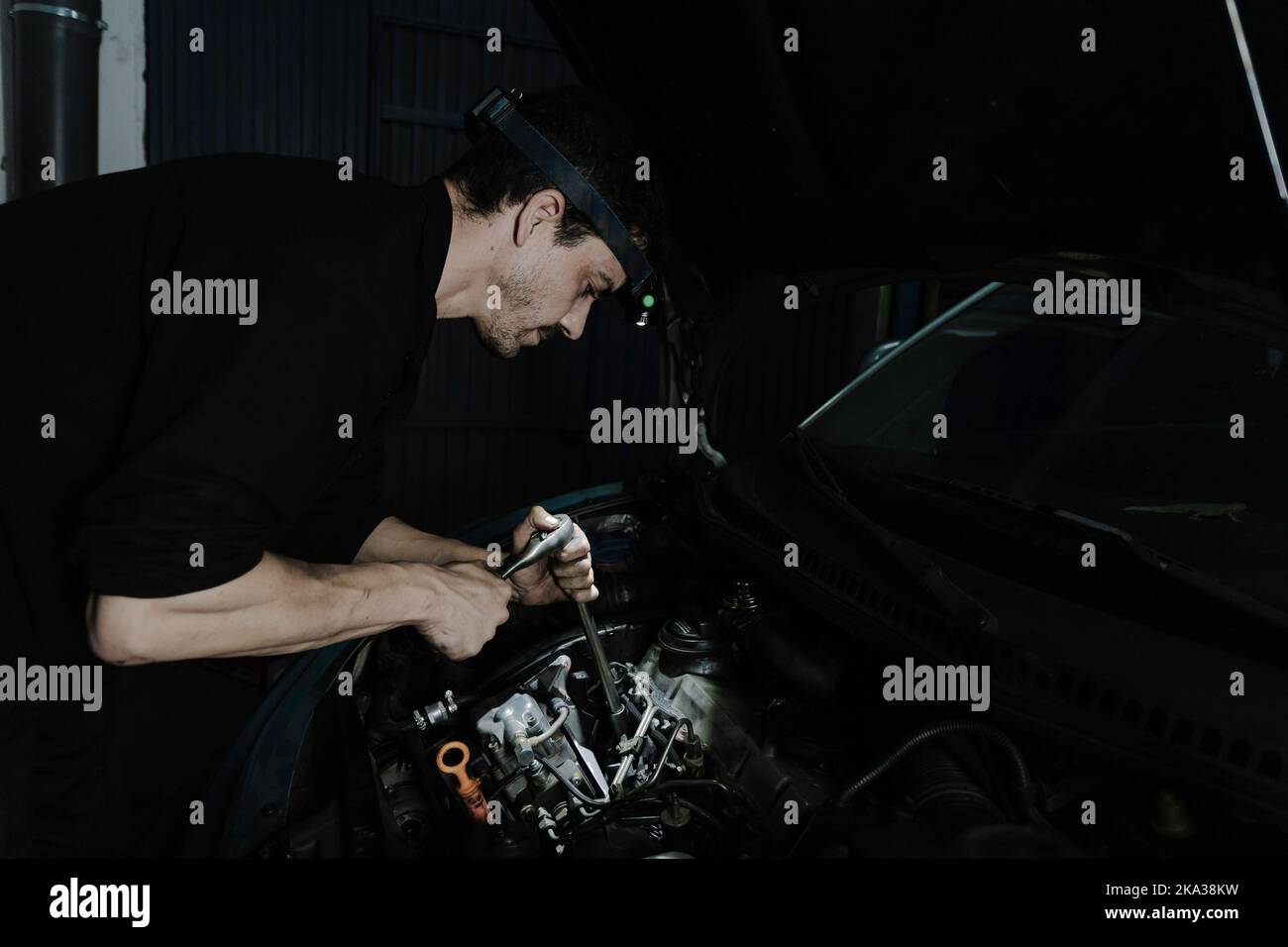 Professional car mechanic fix engine hi-res stock photography and images - Alamy