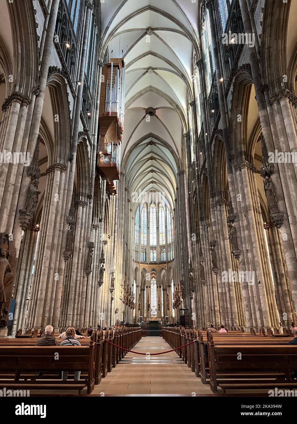 An interior view of the central nave of Cologne Cathedral (Kolner Dom ... An interior view of the central nave of Cologne Cathedral (Kolner Dom ...