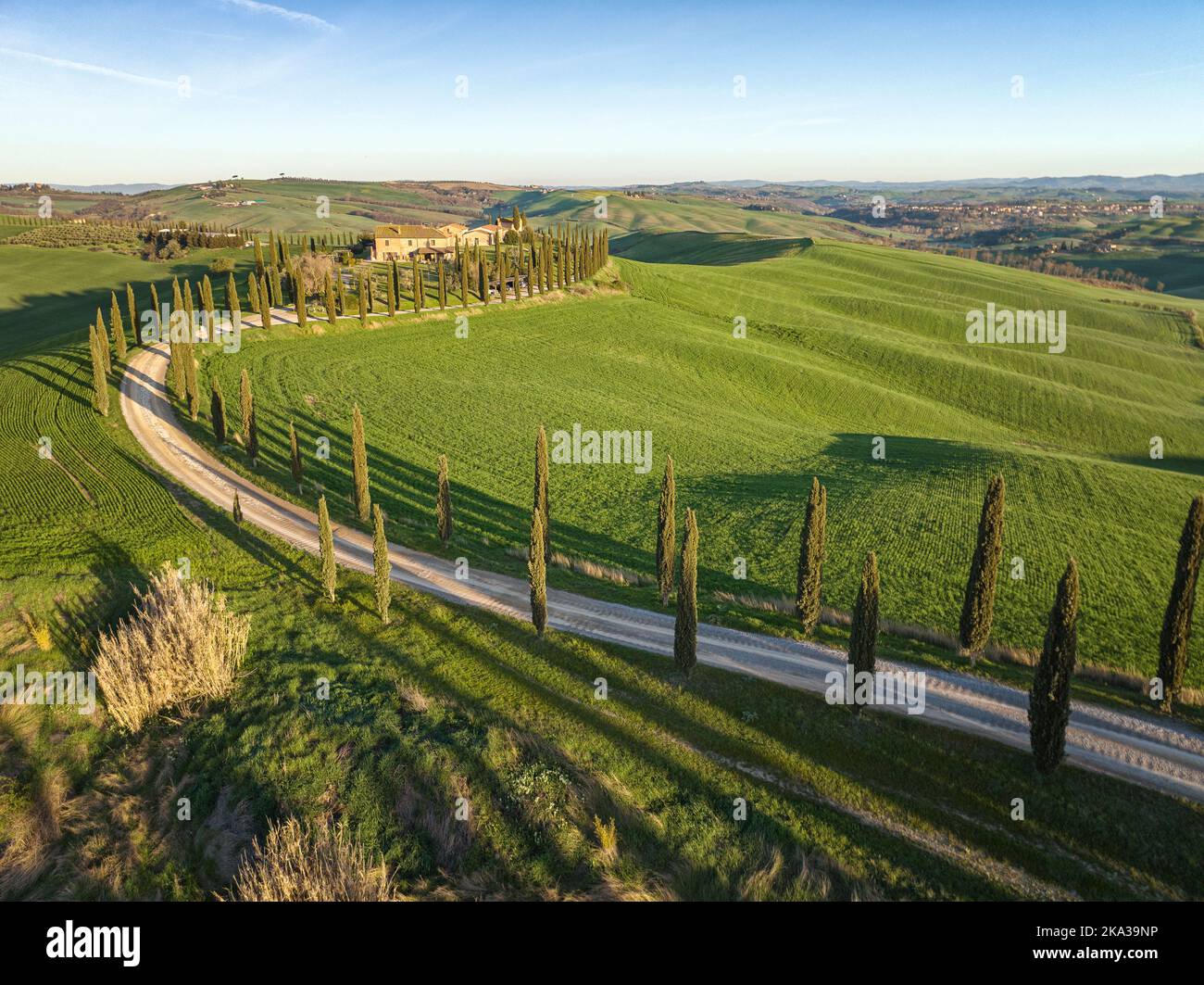Tuscan stone farmhouse cypress hi-res stock photography and images - Alamy
