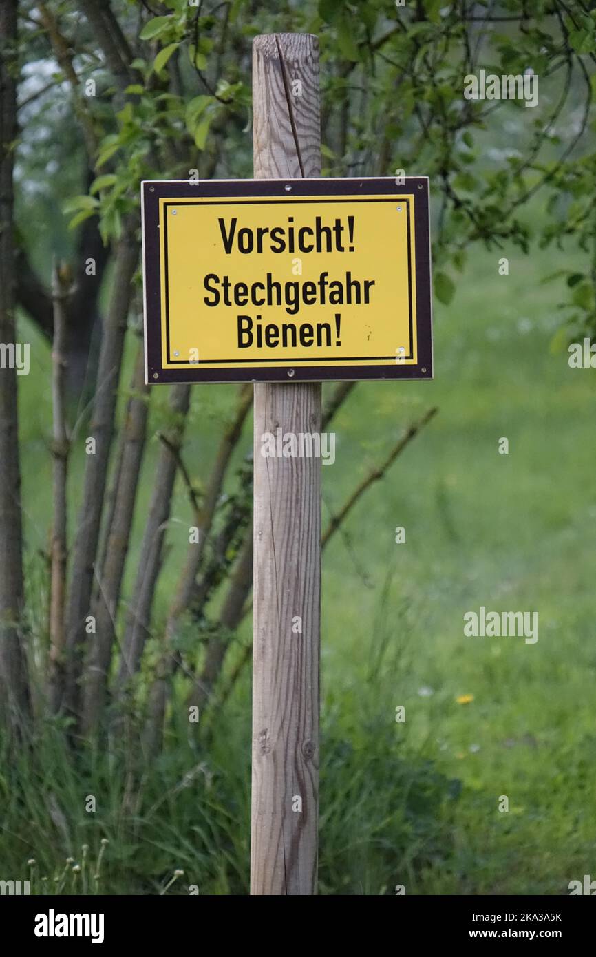 Bee hive warning sign hi-res stock photography and images - Alamy