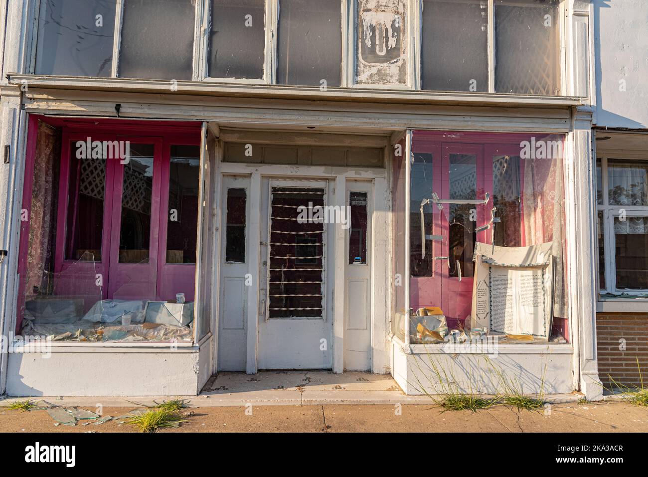 An abandoned business in Pine Bluff, Arkansas with broken storefront ...