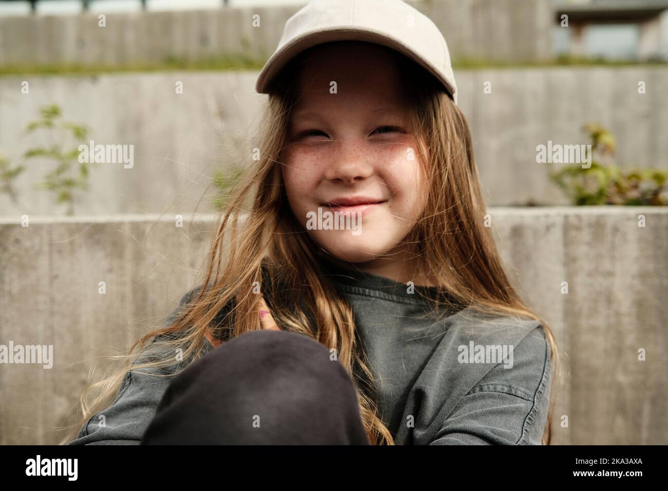Innocent looking teen girl hi-res stock photography and images - Alamy