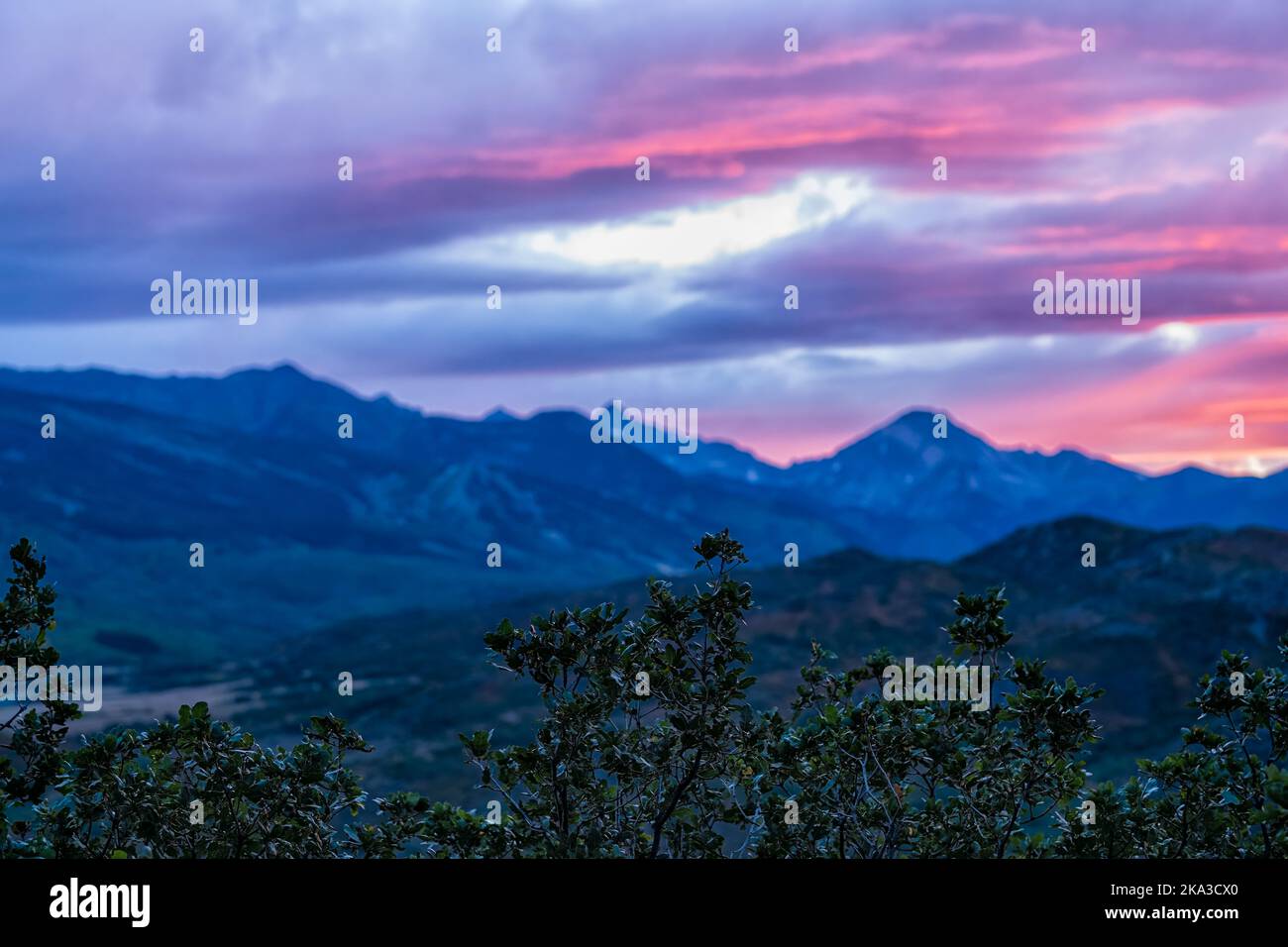 Pink purple sunset in Aspen, Colorado with Rocky mountains in autumn ...