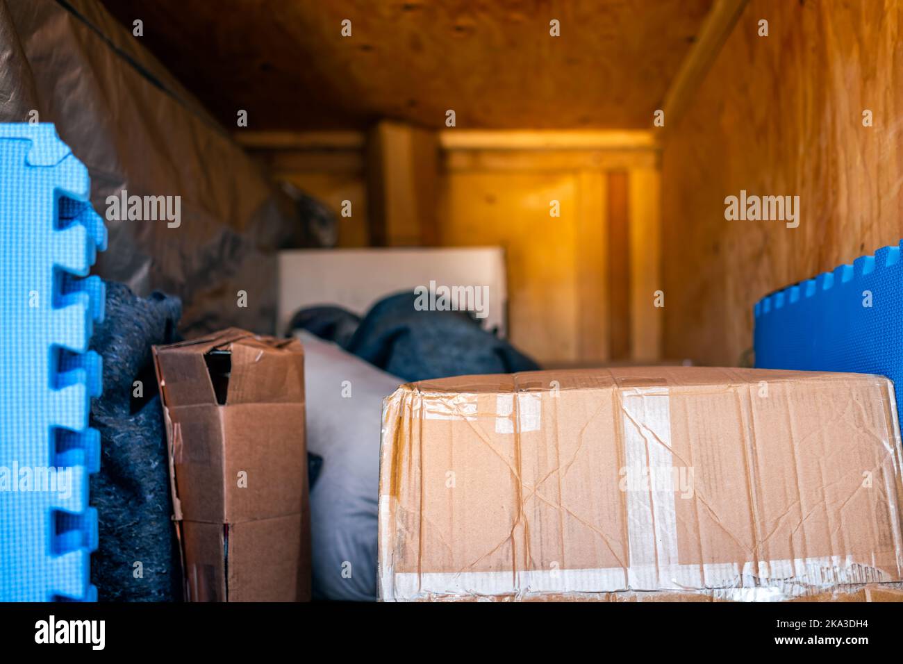 Open transportation trailer pod for loading home delivery with ...