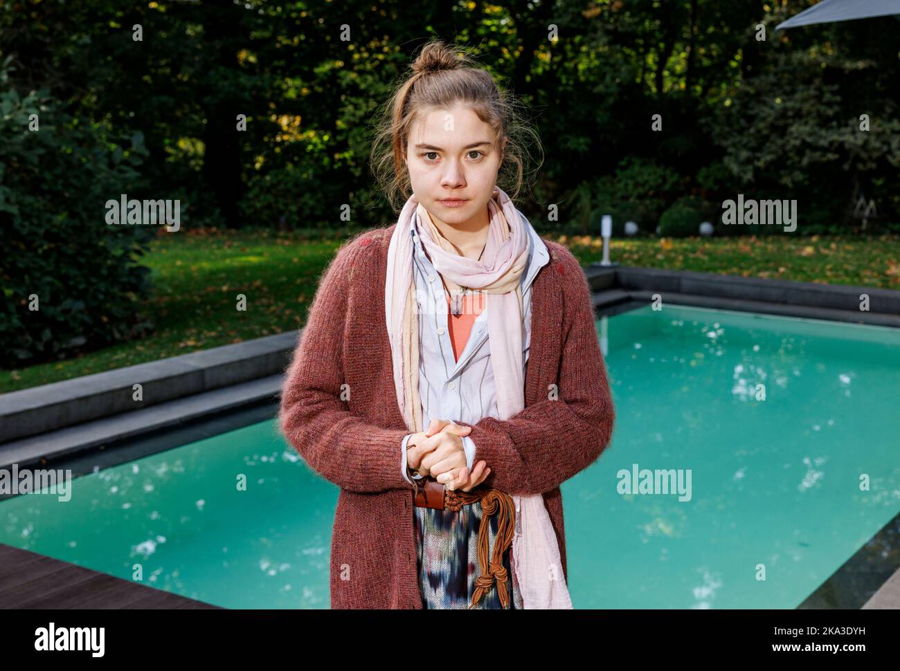 Hamburg, Germany. 10th Oct, 2022. Actress Hannah Schiller is on the set of the ZDF production ...