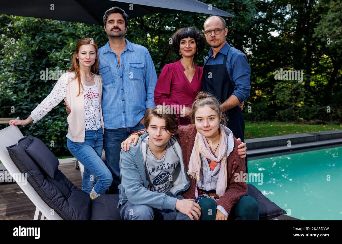 Hamburg, Germany. 10th Oct, 2022. Actors Josefine Preuß (l-r ...