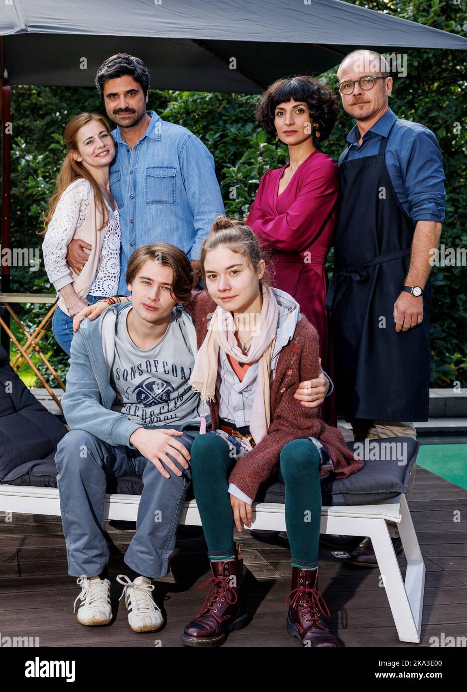 Hamburg, Germany. 10th Oct, 2022. Actors Josefine Preuß (l-r ...