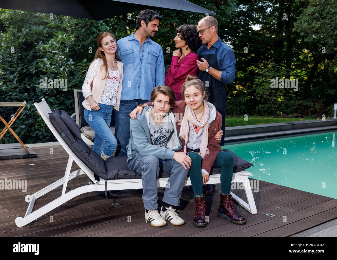 Hamburg, Germany. 10th Oct, 2022. Actors Josefine Preuß (l-r ...