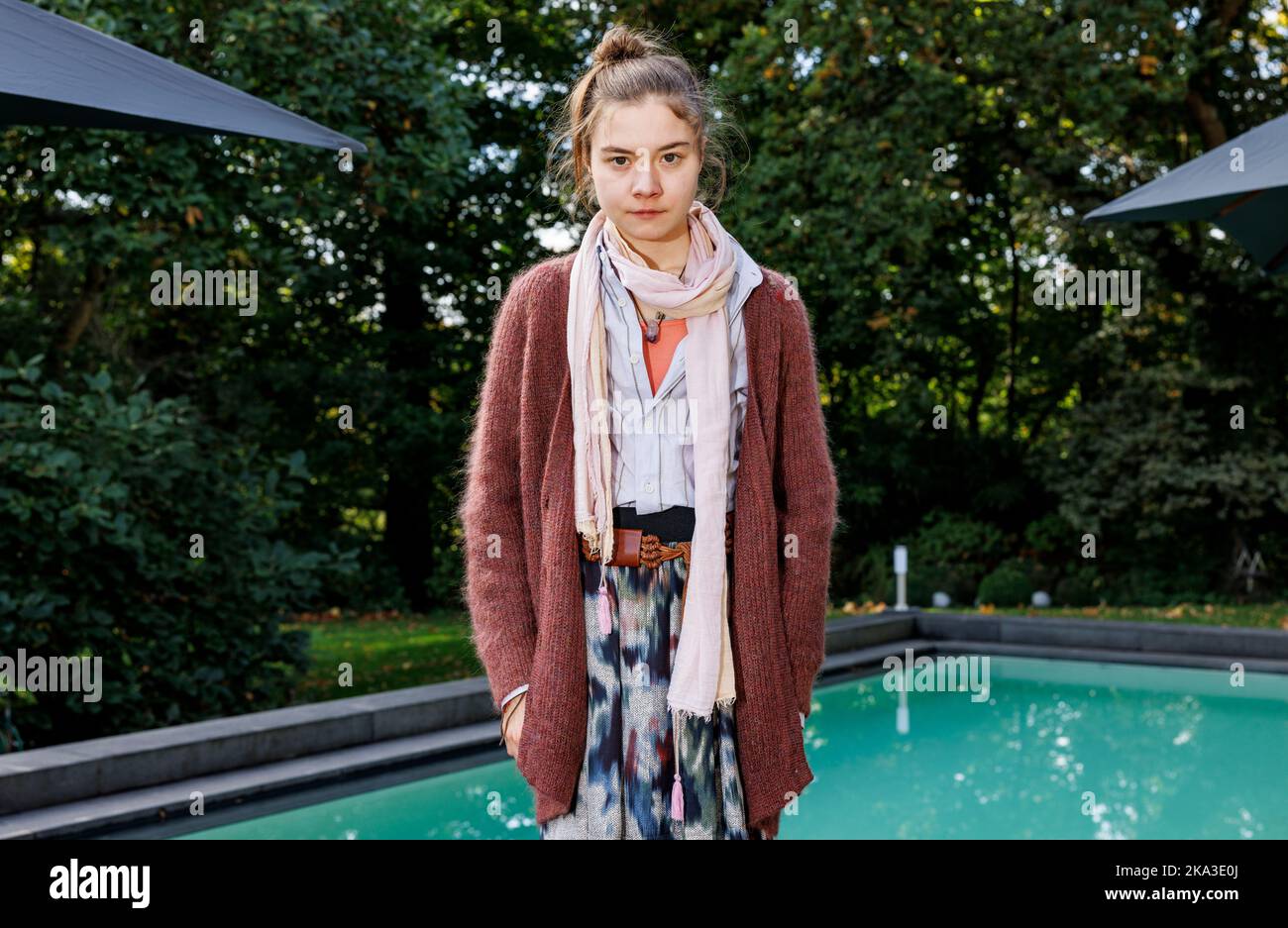 Hamburg, Germany. 10th Oct, 2022. Actress Hannah Schiller is on the set ...